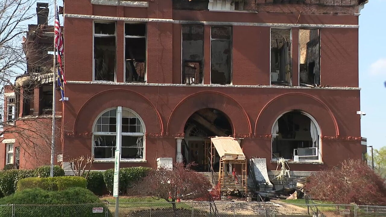 Investigators go into destroyed historic courthouse to see if it can be ...