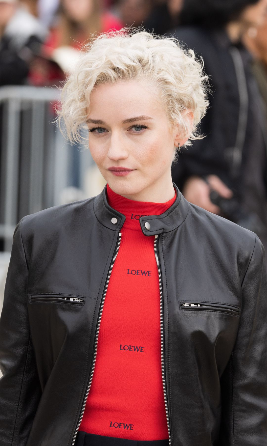 Madonna and Julia Garner recreate iconic 'Like a Virgin' moment on ...