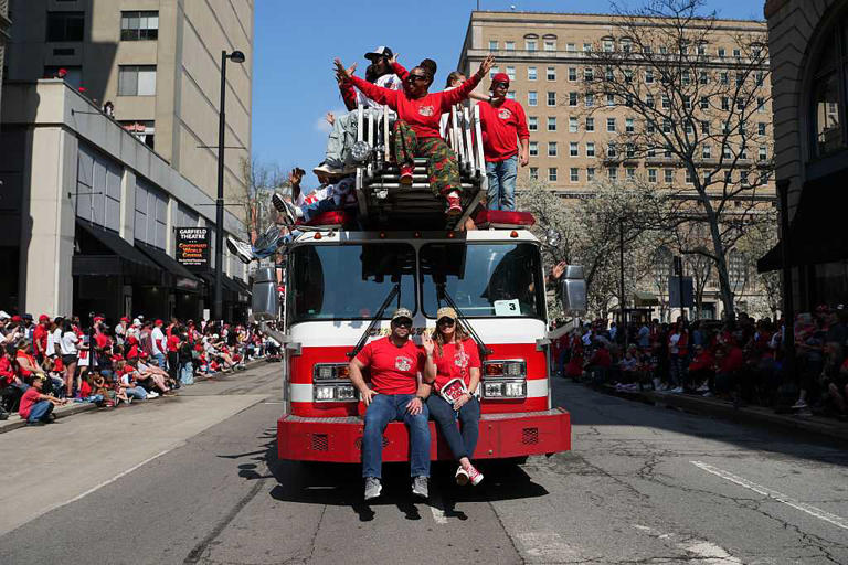 Cincinnati celebrates return of Reds baseball with Opening Day parade