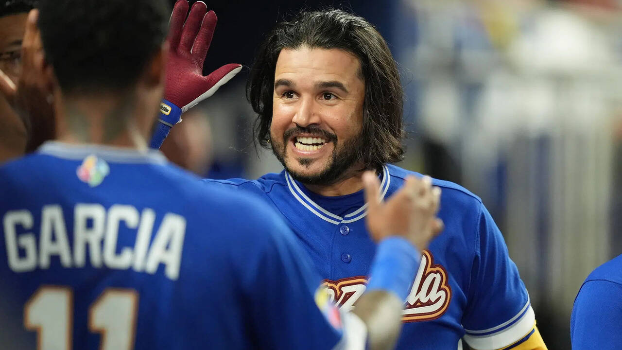 Eugenio Suárez falls short against Garrett Whitlock in Reds' season opener