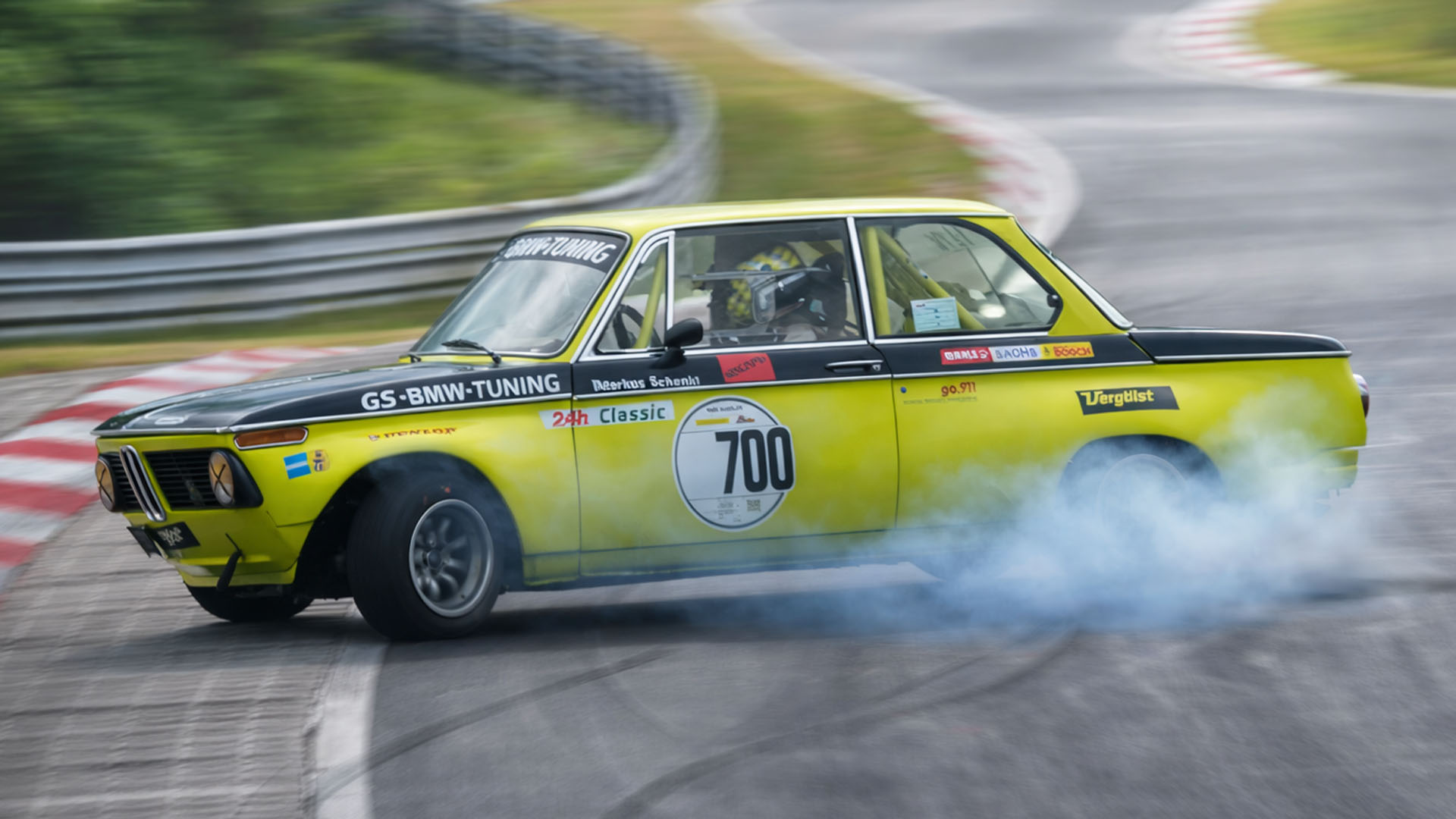 Loss of grip forces quick correction on Nürburgring turn