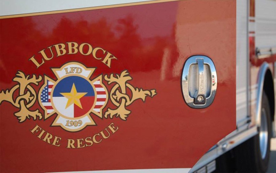 Lubbock firefighter suffers leg injury during structure fire