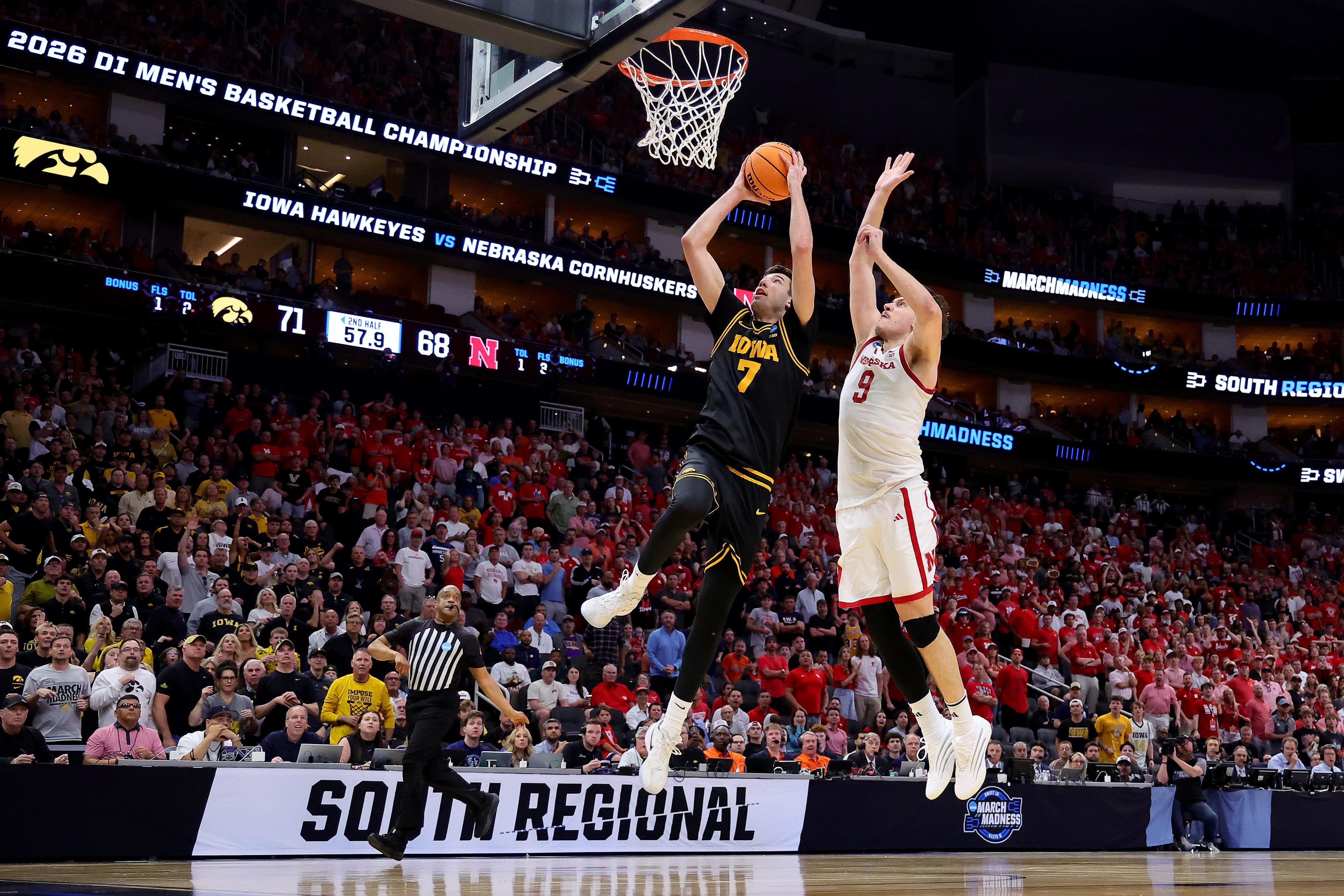 Iowa basketball catches Nebraska sleeping with 4-players blunder