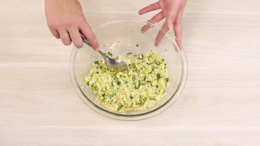 Bolinho de arroz (+ batata) recheado com queijo | FoodMakers