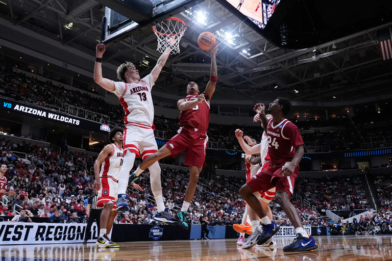 Top-seeded Arizona beats Arkansas 109-88 to reach the Elite Eight for ...