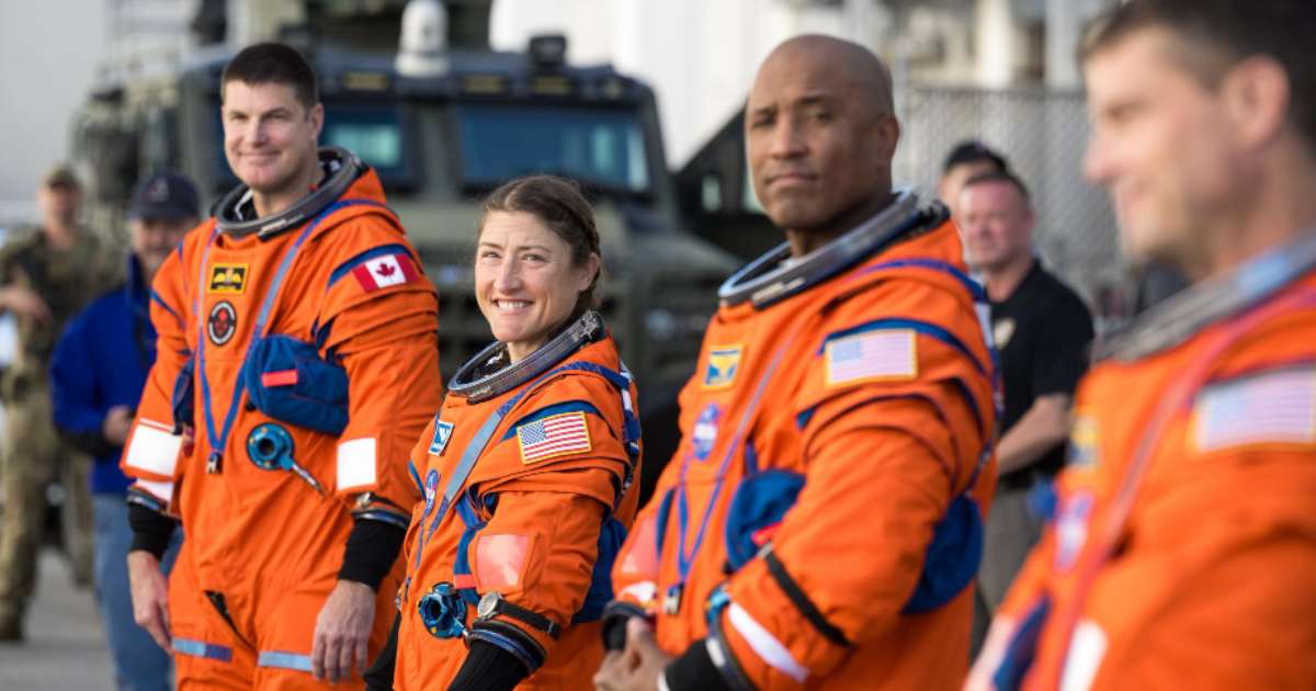 Artemis II launch director gives official 'go'—SLS fueling is underway ...