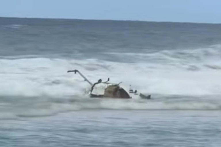 3 killed, 2 injured in tour helicopter crash on Hawaiian island of Kauai