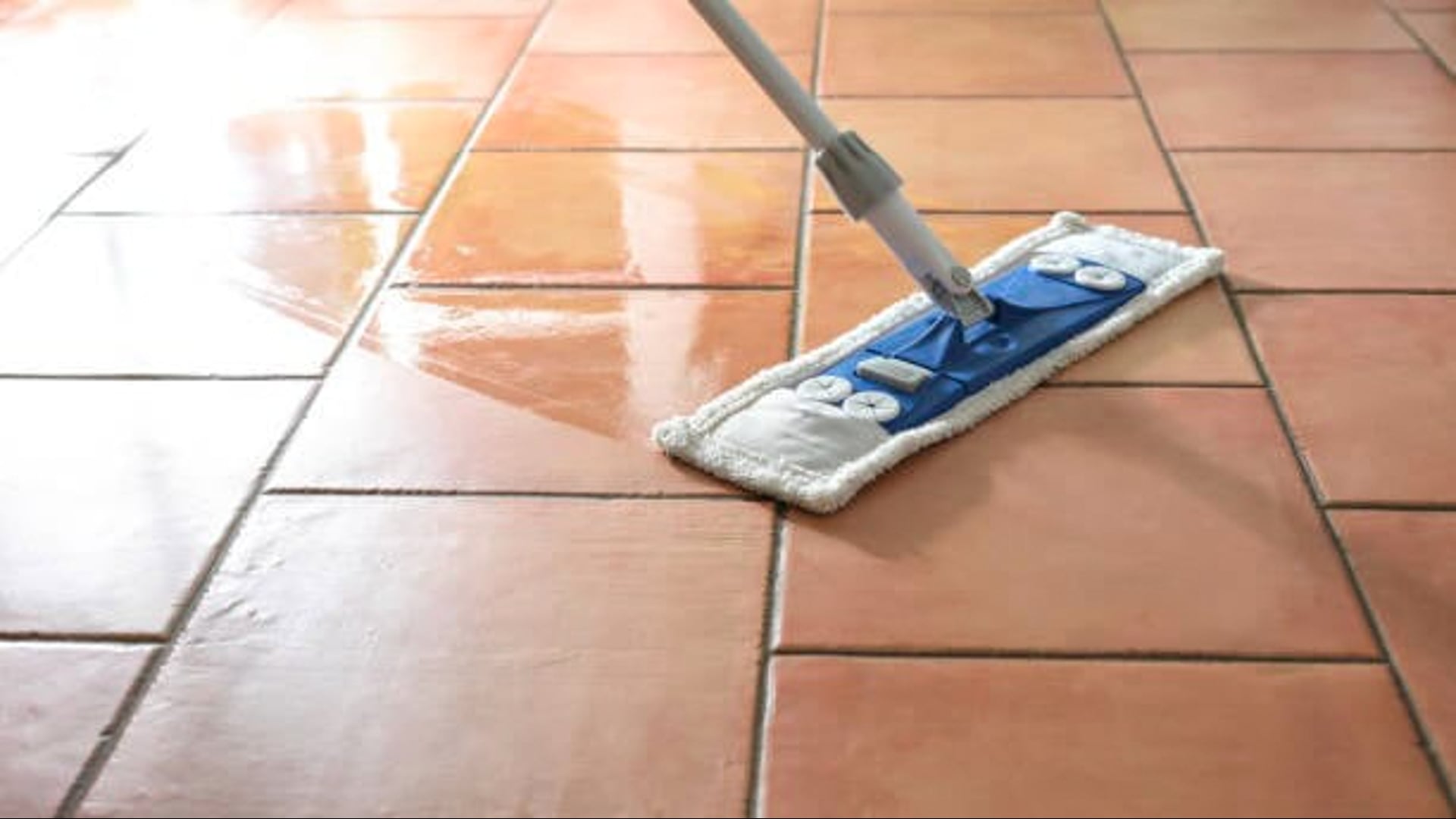 3 cose da evitare quando si puliscono i pavimenti