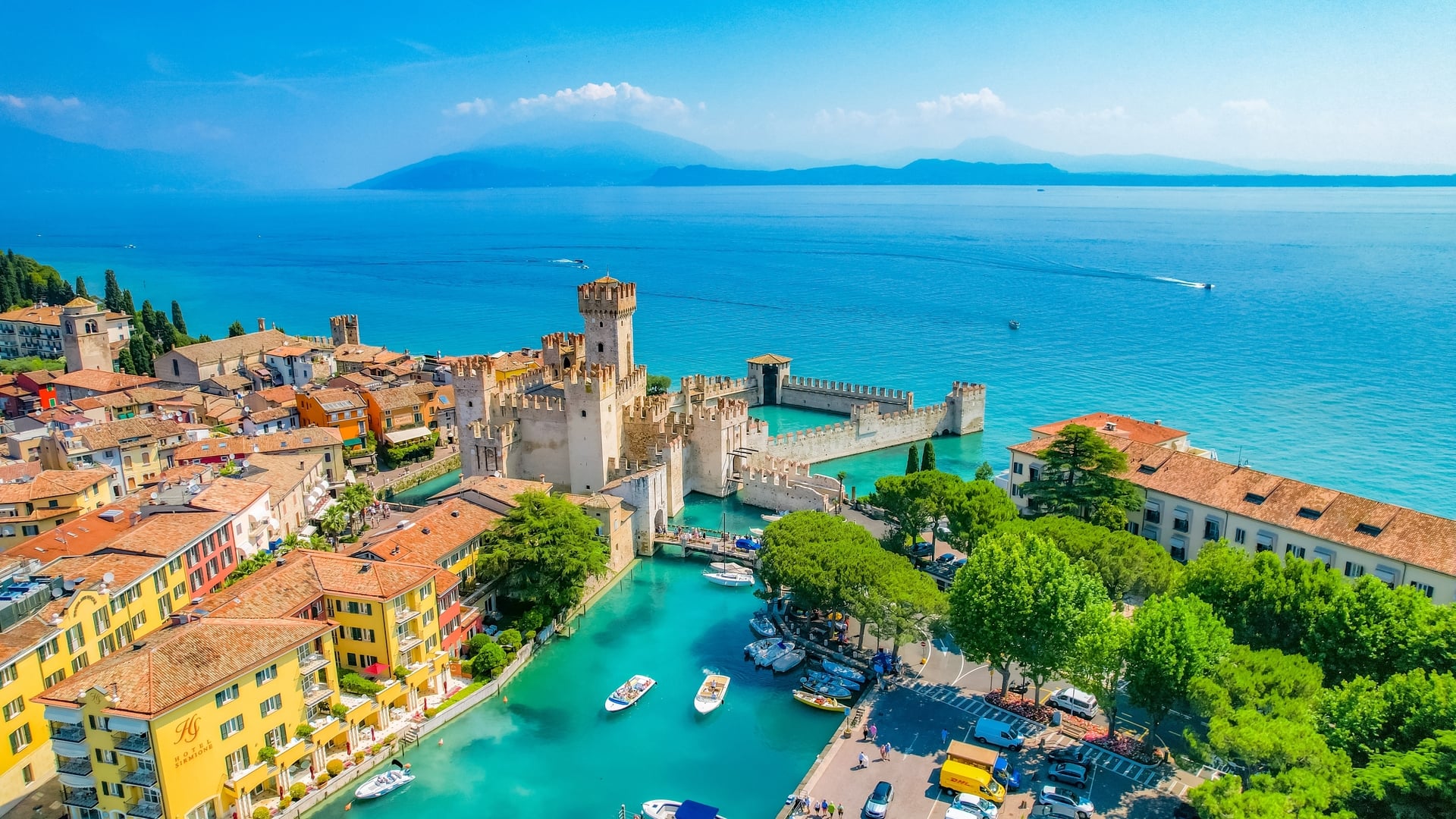 In Italy, 7 fairytale castles where history and legend hide behind ...