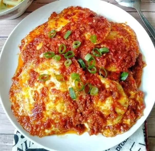 Resep kari telur ceplok gurih dan praktis, cocok untuk menu harian