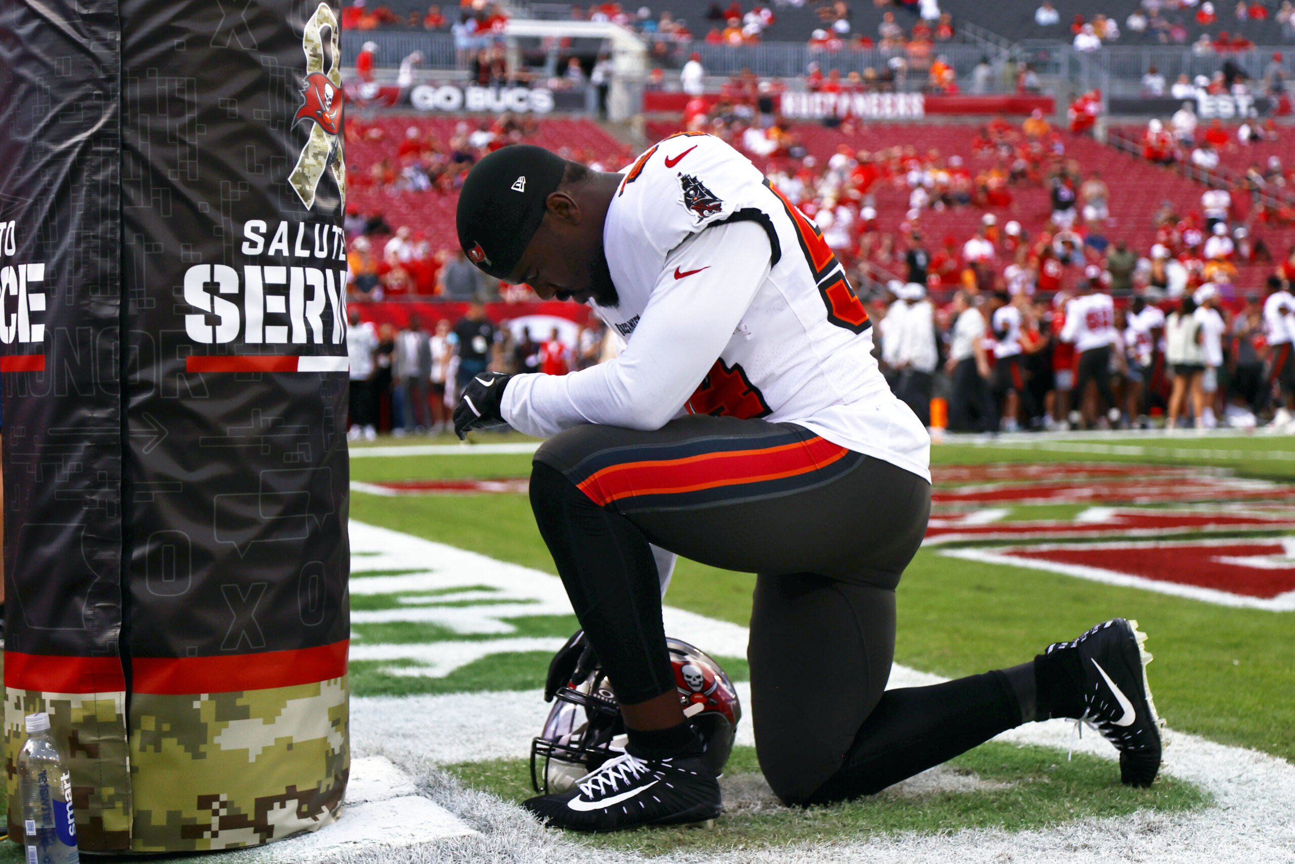 Brady calls 1,714-tackle David "one of a kind" as the last Buccaneer ...