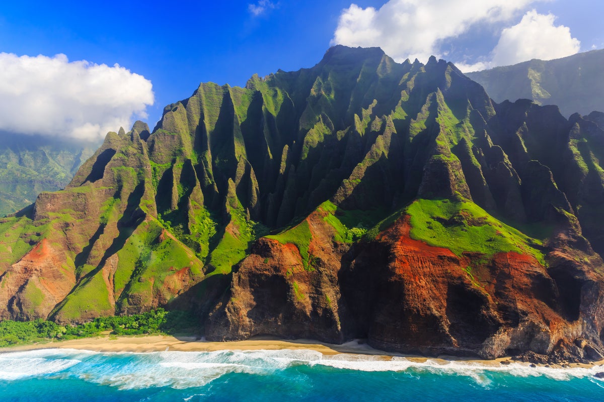 Three killed in helicopter crash on Hawaiian island of Kauai