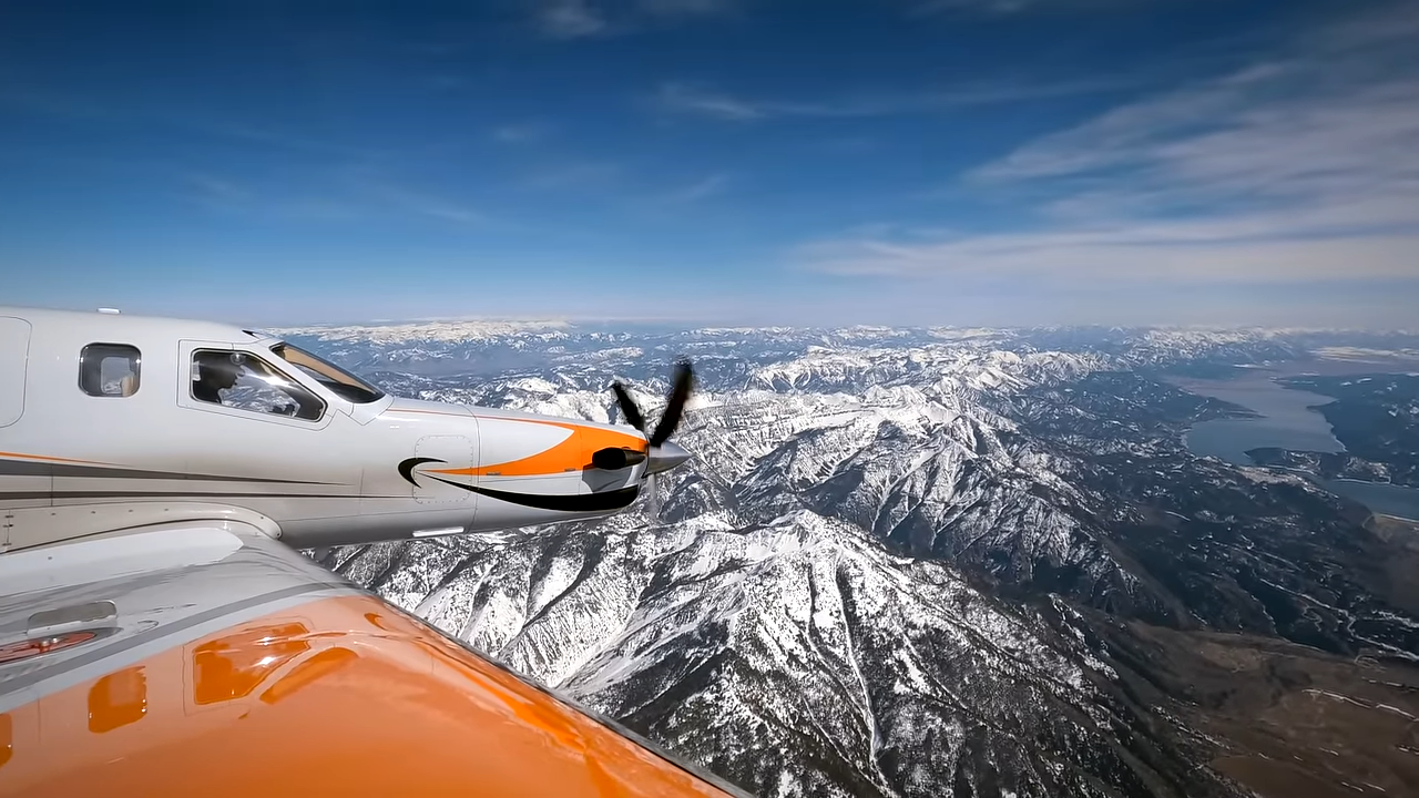 Watch this 330+ mph aircraft enter turbulence over terrain – "Full focus"