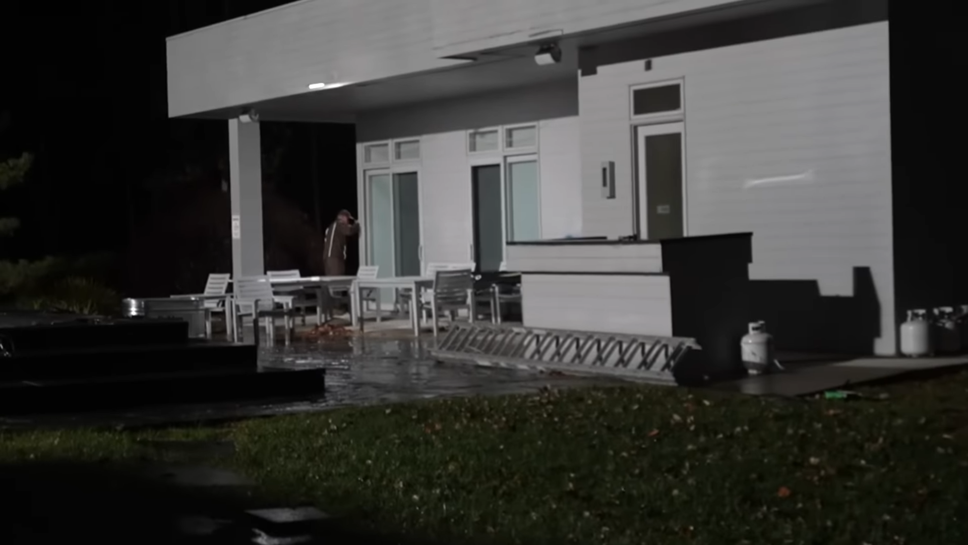 Fake delivery driver caught wandering private property - what cameras ...