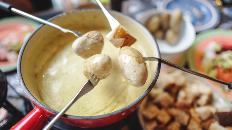 7 unique cheeses to choose for your pot of fondue