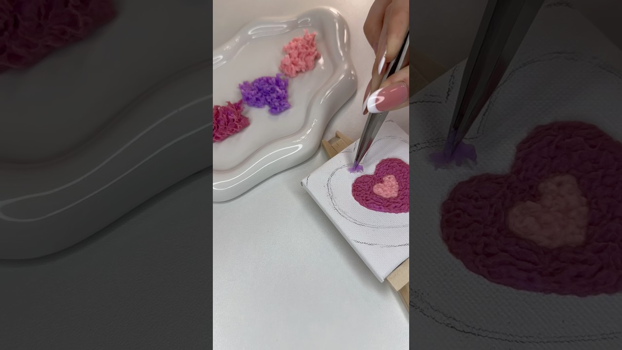 Mini cute textured canvas💗 #diy #heart #canvas #texturedart #shortvideo
