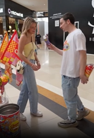 Brighten someone’s day in seconds | Quick acts of kindness that matter