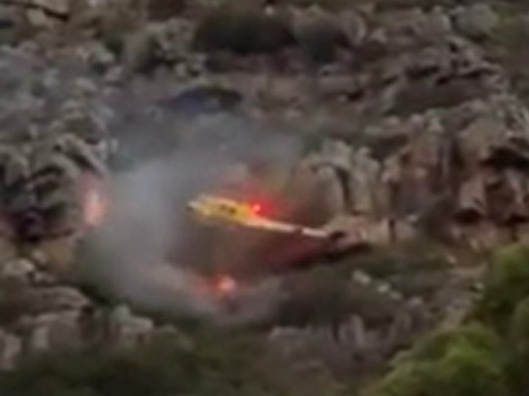 Helicopter crash: Rotor blades sheared off against a rock face