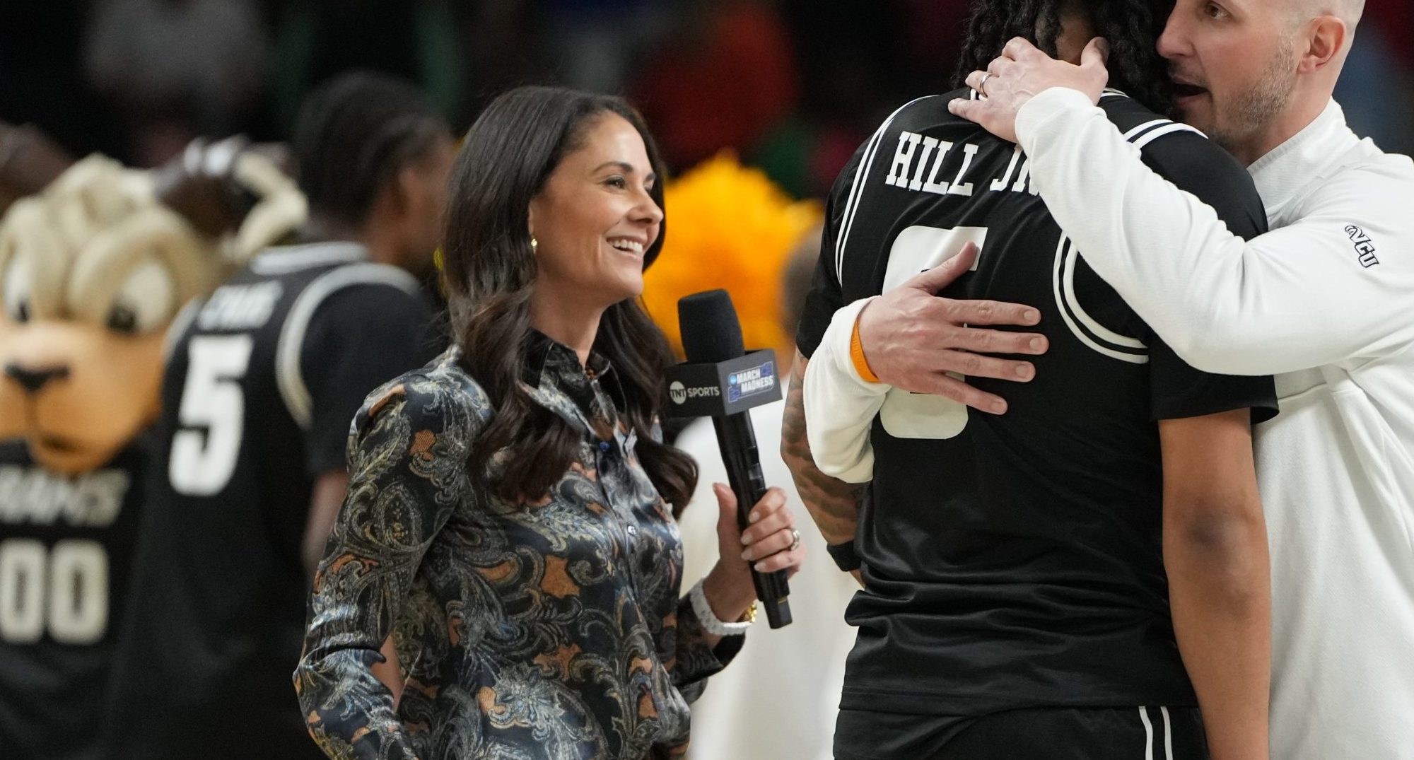 CBS Sports reporter spills on NCAA tournament