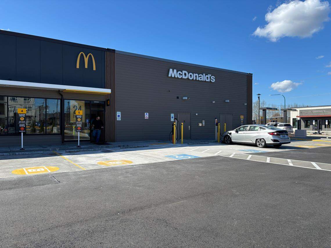 Puyallup gets new chain restaurant, three-story apartment complex