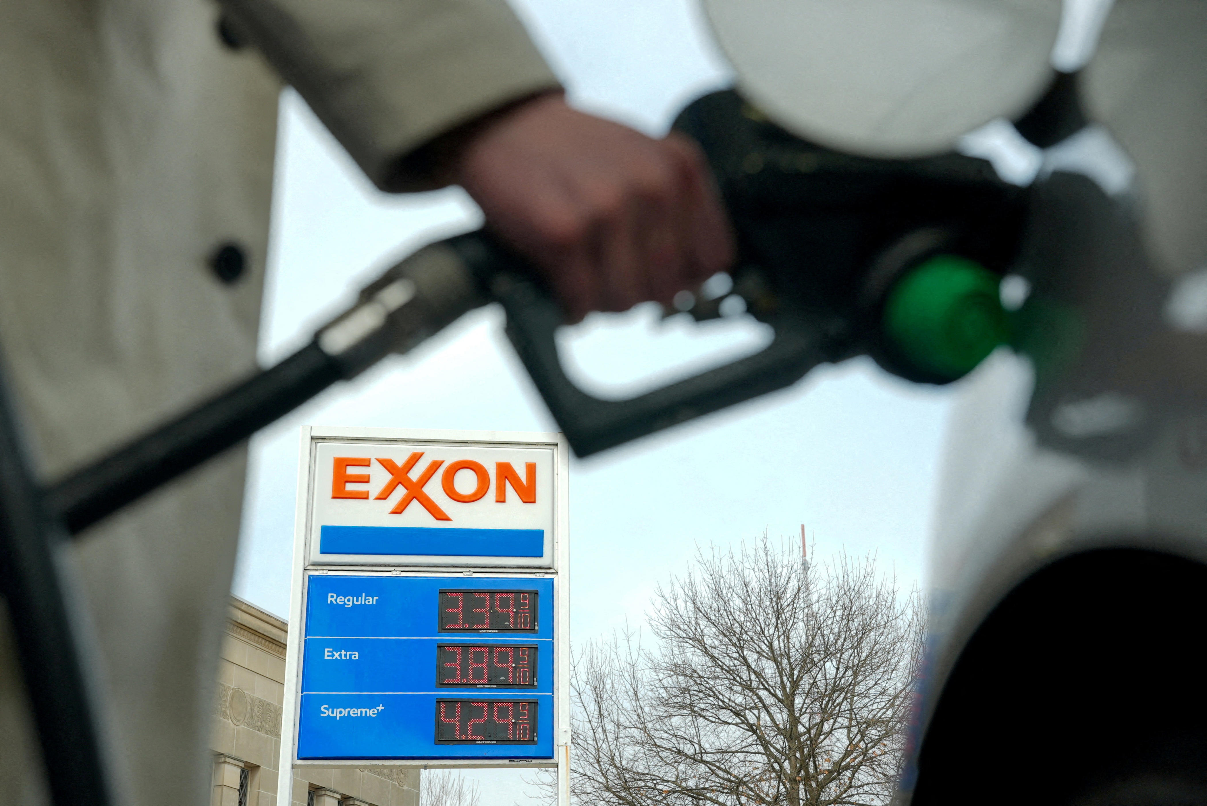 US consumer sentiment dips in March as Iran war stokes recession fears