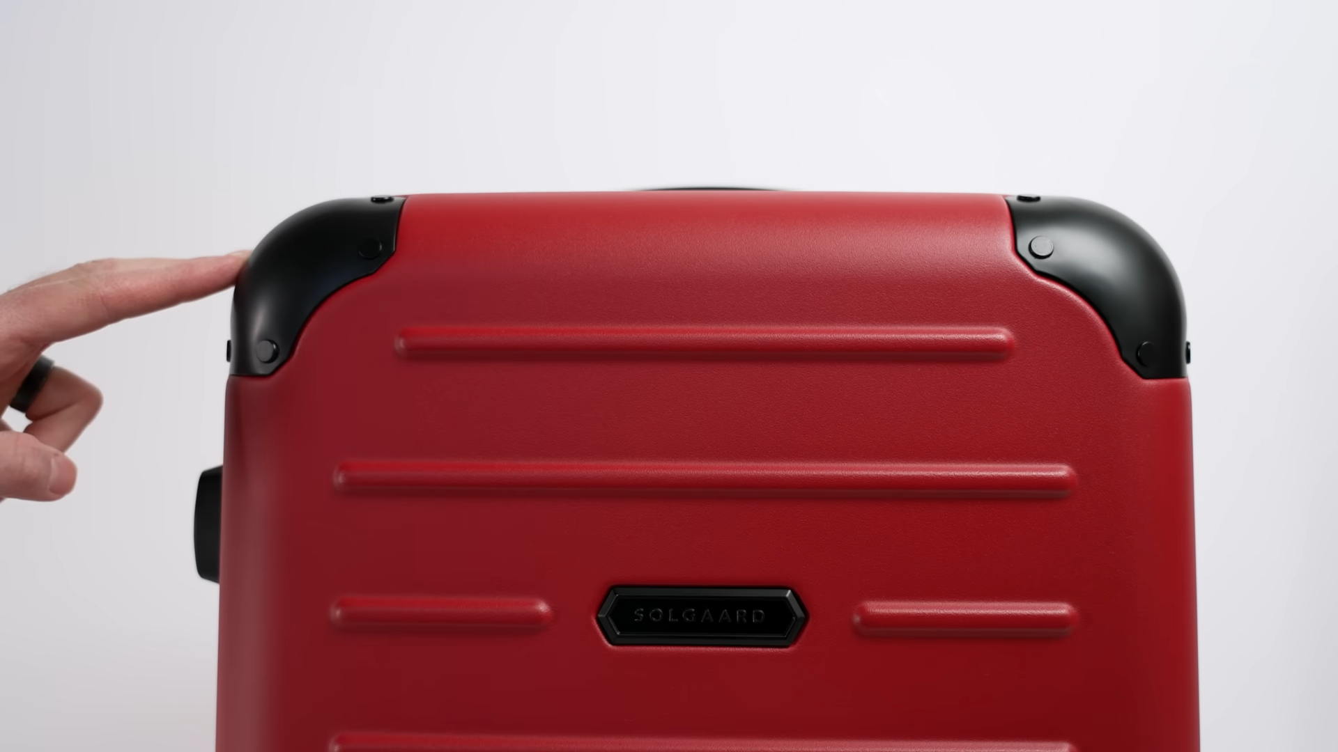 Watch this carry-on suitcase with a built-in closet