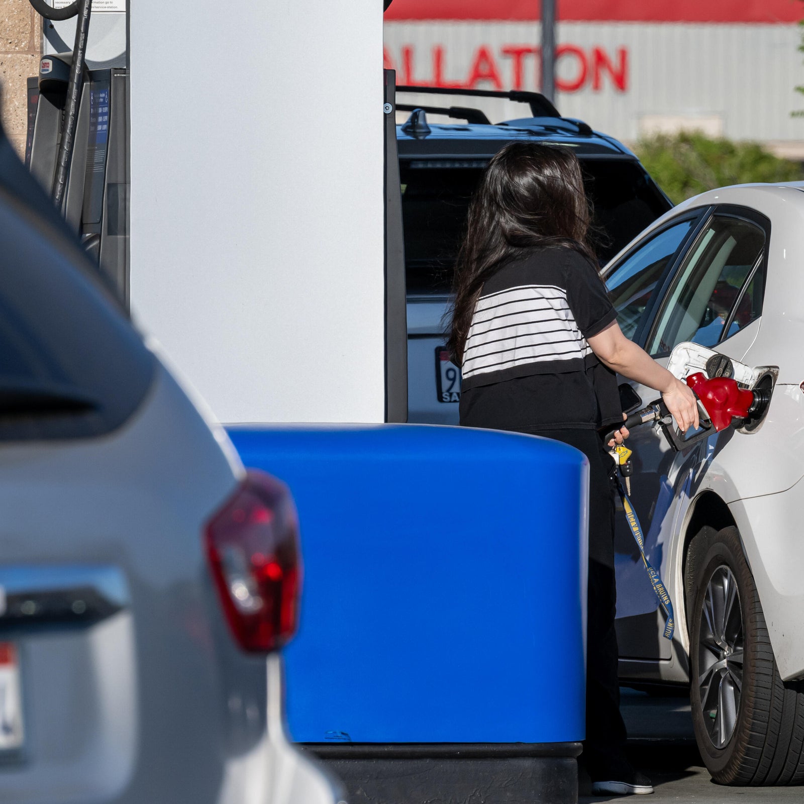 Gas in US hits $4 a gallon for first time since August 2022