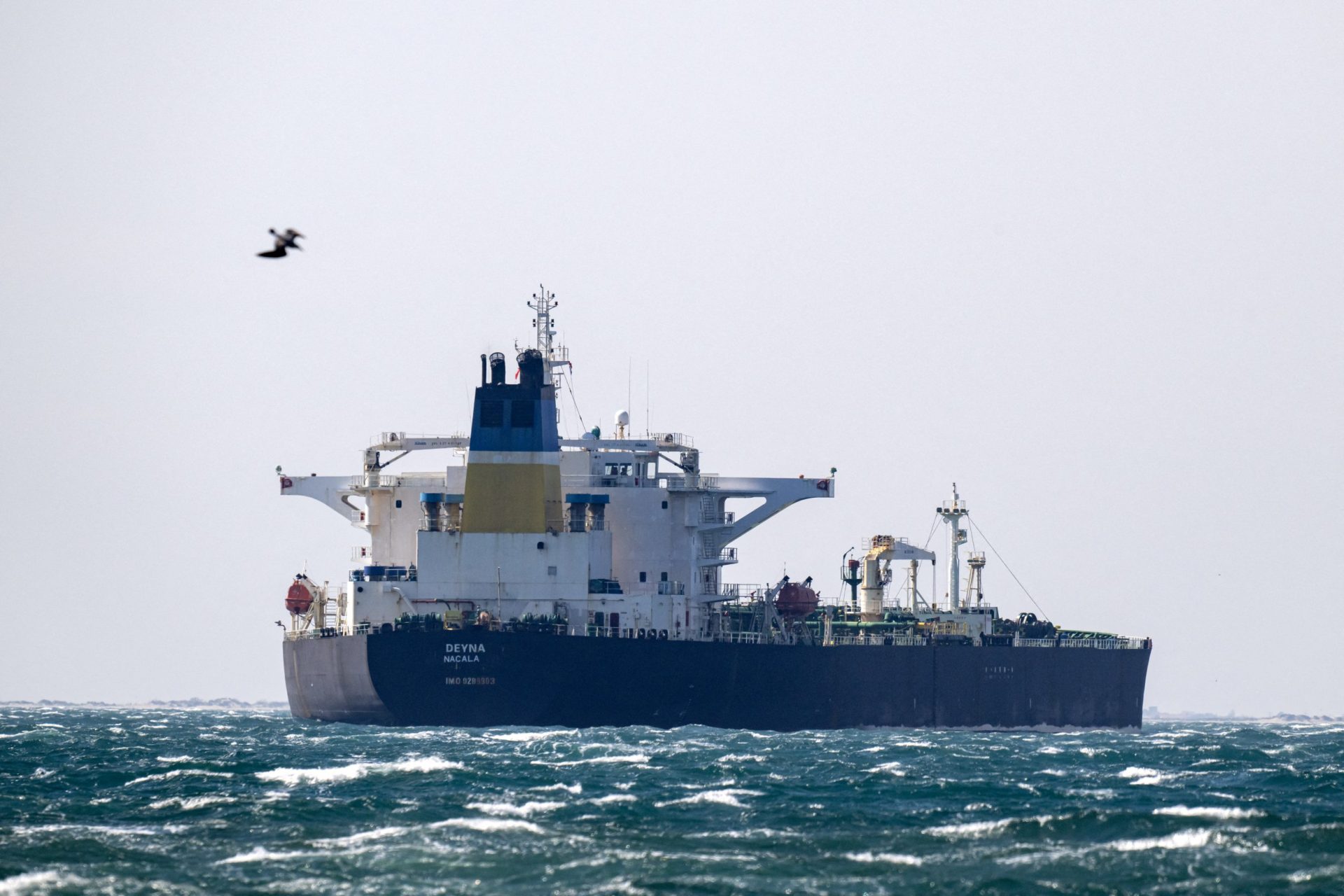 Putin’s ‘shadow fleet’ tankers veer away from Channel after UK vows to ...
