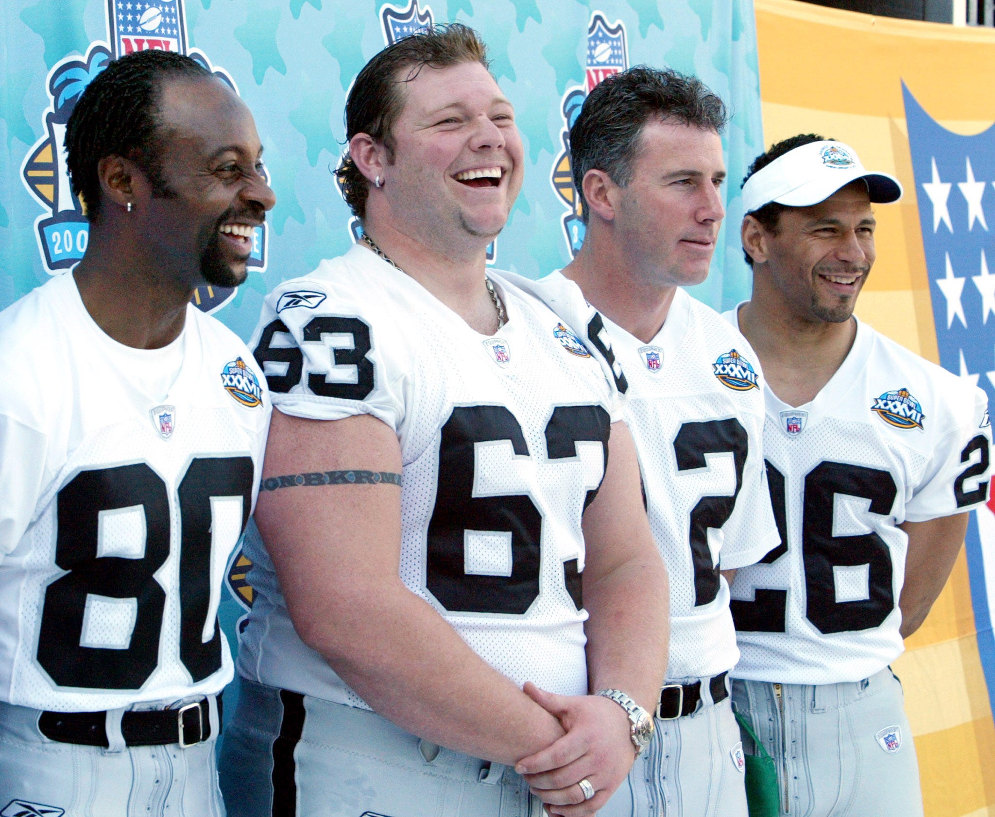 Barret Robbins, who disappeared before Super Bowl, dies at 52, Raiders ...