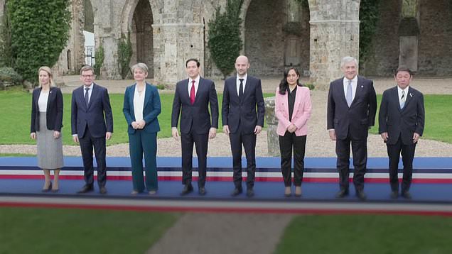 'Iran cannot hold the global economy hostage', says foreign secretary