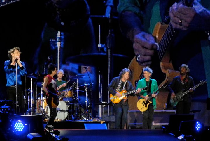10 stage performances by classic rock artists that beat the recorded ...