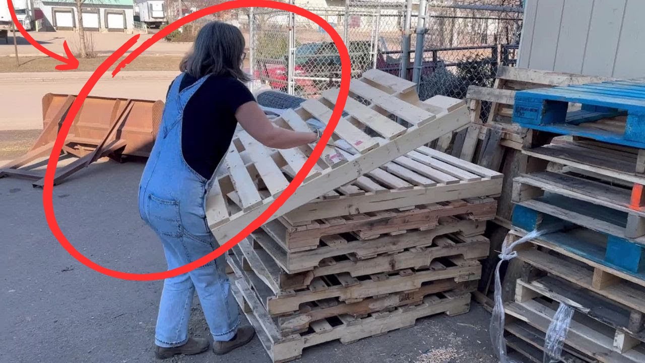The genius new pallet patio idea everyone's copying this summer!