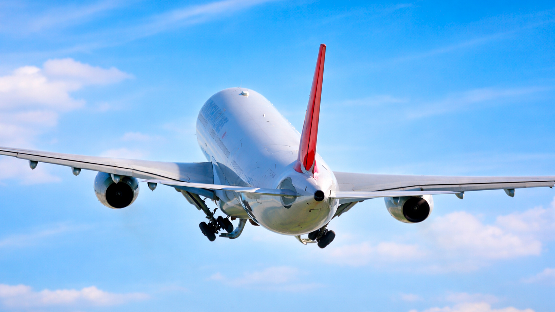 Strange effect appears during plane takeoff caught on camera