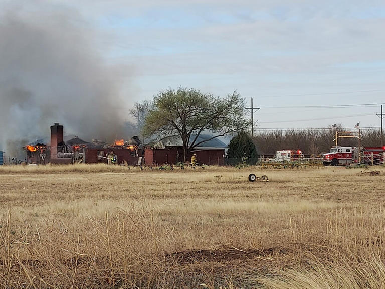 1 dead after northwest Lubbock County house fire