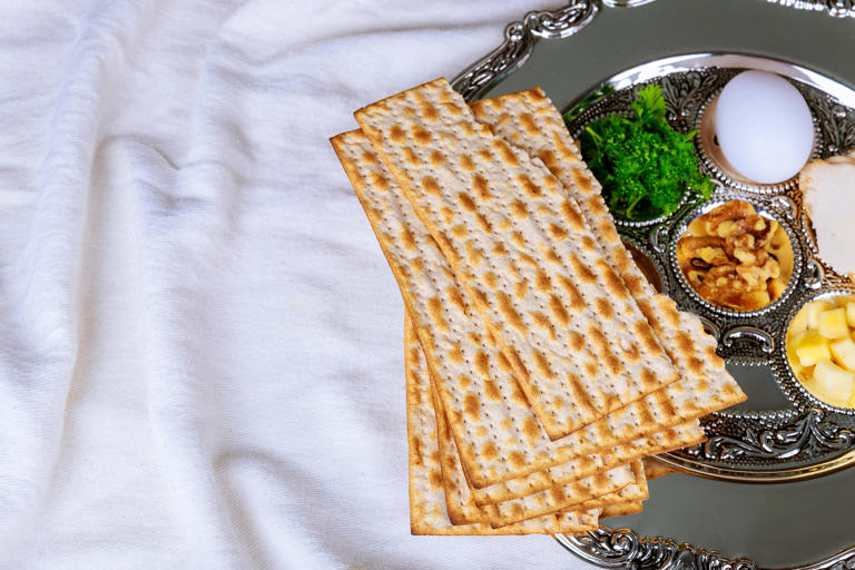 Is it appropriate to say 'Happy Passover'? How to greet people