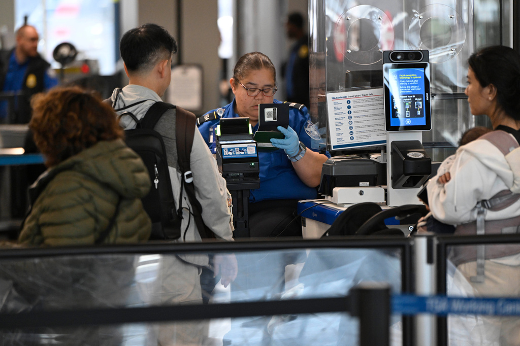 ICE agents end airport assignments after TSA pay resumes