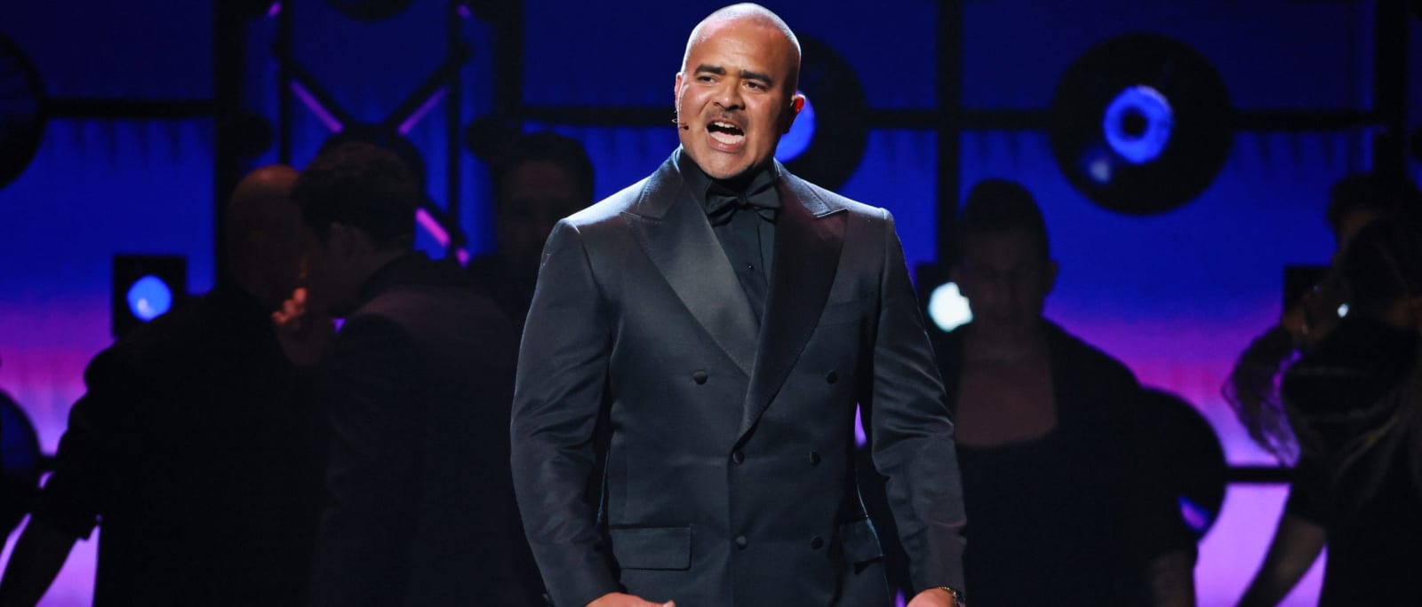 'Hamilton' actor Christopher Jackson flubs up national anthem prior to ...