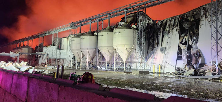 Iowa fire department shares photos of massive fire at northern Iowa egg ...