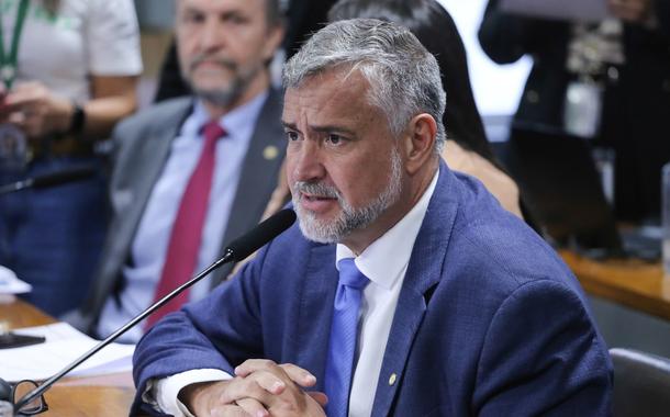 Paulo Pimenta indica revisão na "taxa das blusinhas"