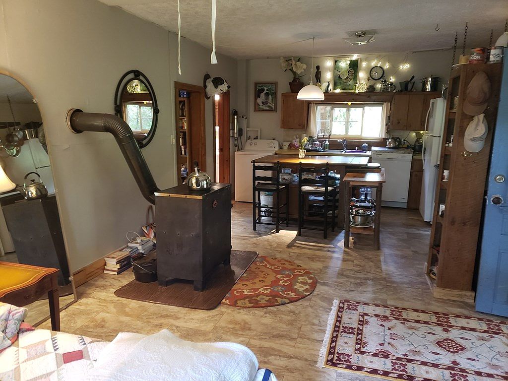 Serene 1920 Blue Ridge Mountain mini farm in Virginia with two tiny ...