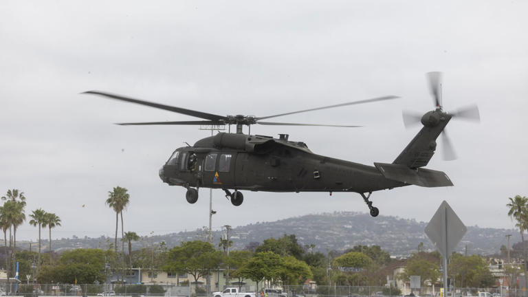 United Airlines jet & military helicopter separated by only 500 feet ...