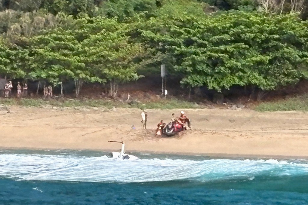 3 killed, 2 injured after helicopter crashes at Kalalau Beach in Hawaii