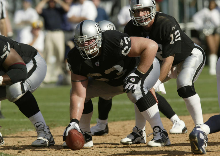 Barret Robbins, who disappeared before Super Bowl, dies at 52, Raiders ...