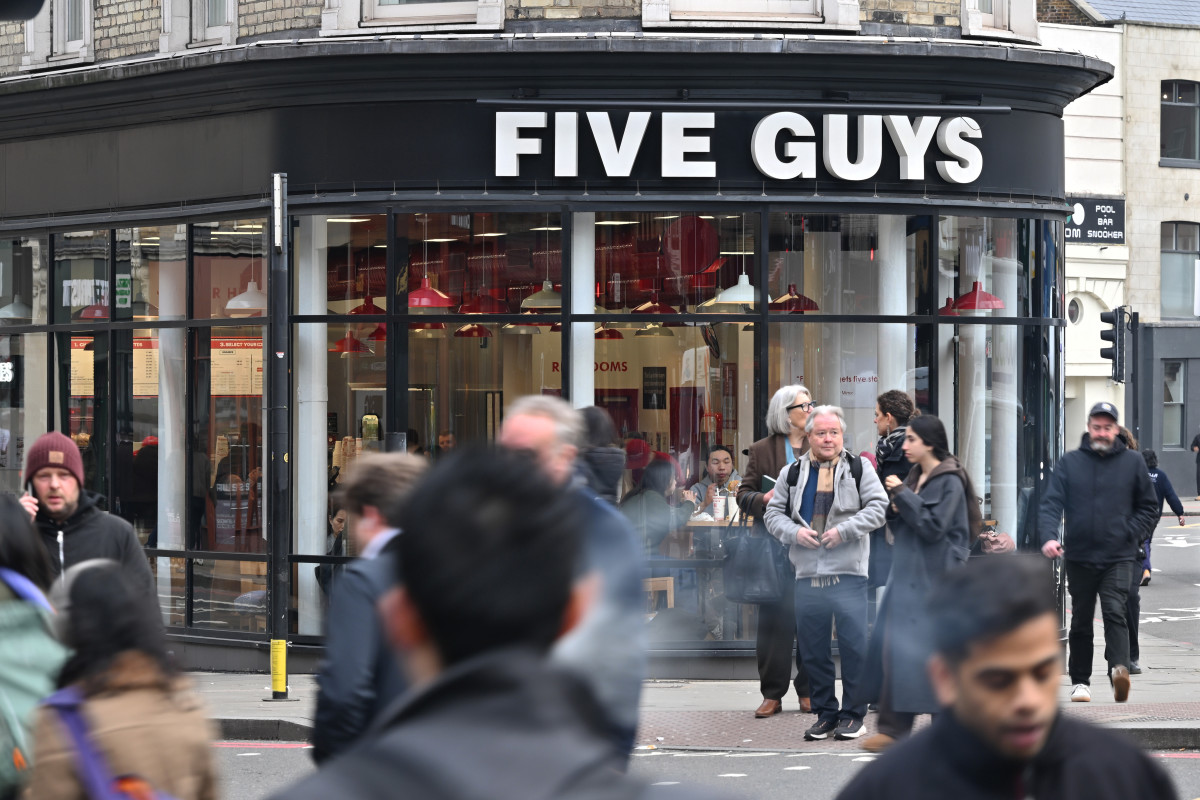 Fast food CEO gives away $1.5 million after 'we really screwed it up ...