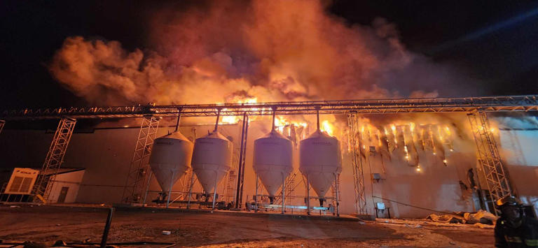 Iowa fire department shares photos of massive fire at northern Iowa egg ...