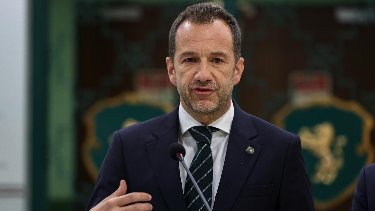 «Há competência a mais no departamento médico, tenho de mandá-los embora»