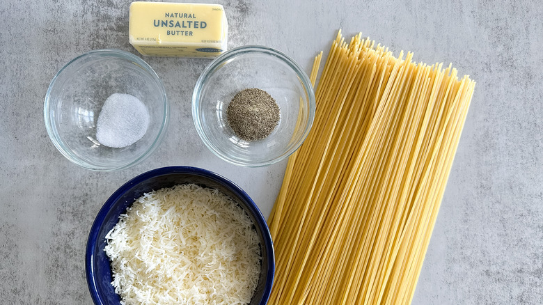 Classic spaghetti cacio e pepe recipe