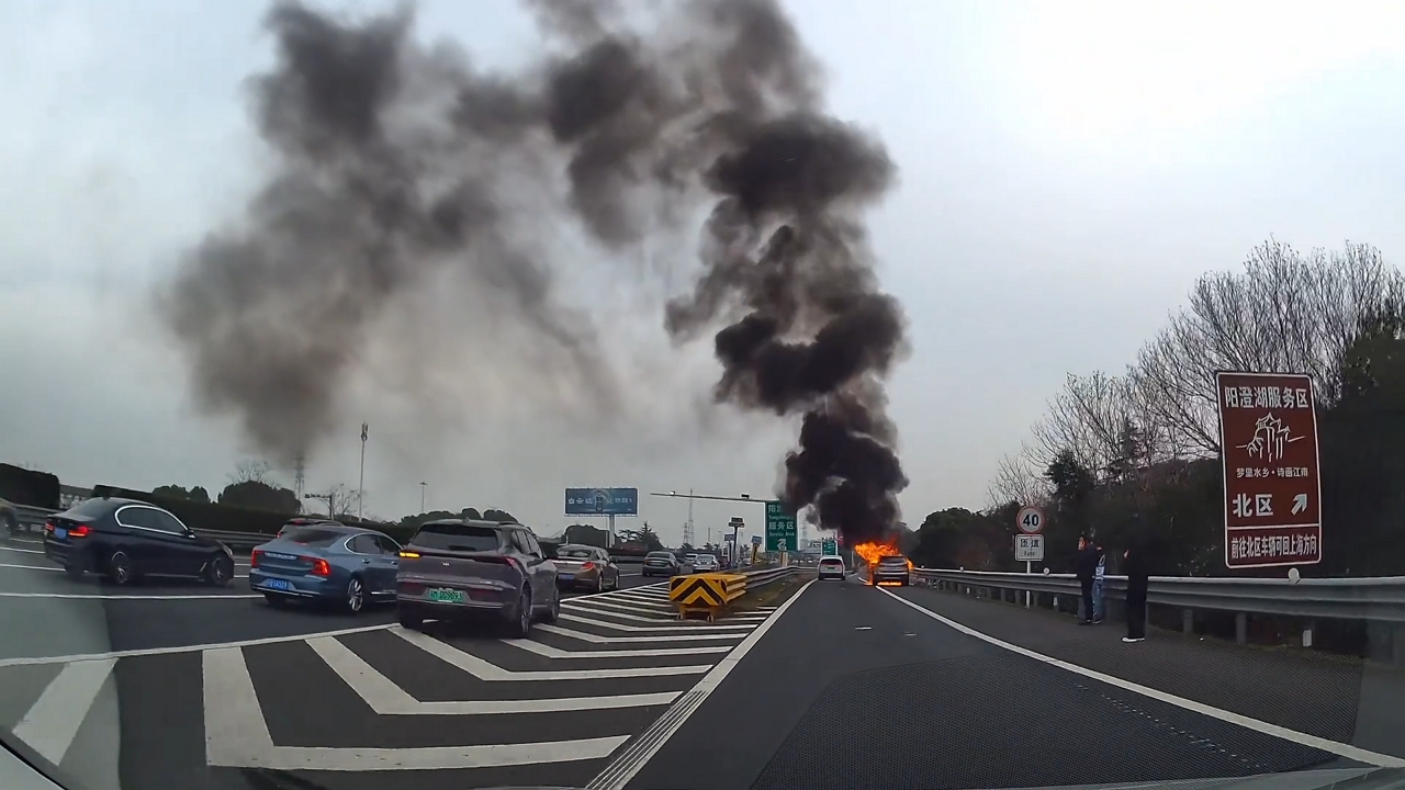 Burning car on highway in Jiangsu, China