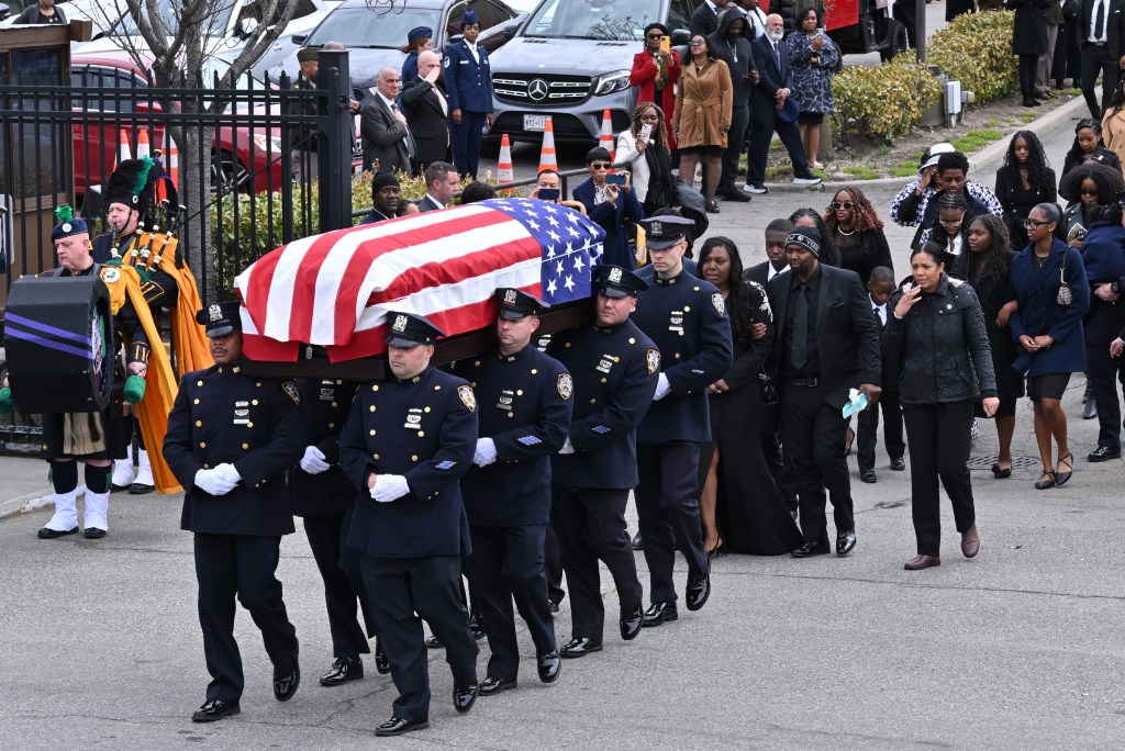 Funeral for NYPD cop who died in Mideast draws Hochul, Mamdani — and ...