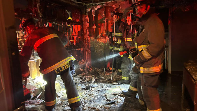Beloved Oakland restaurant threatened by early morning fire